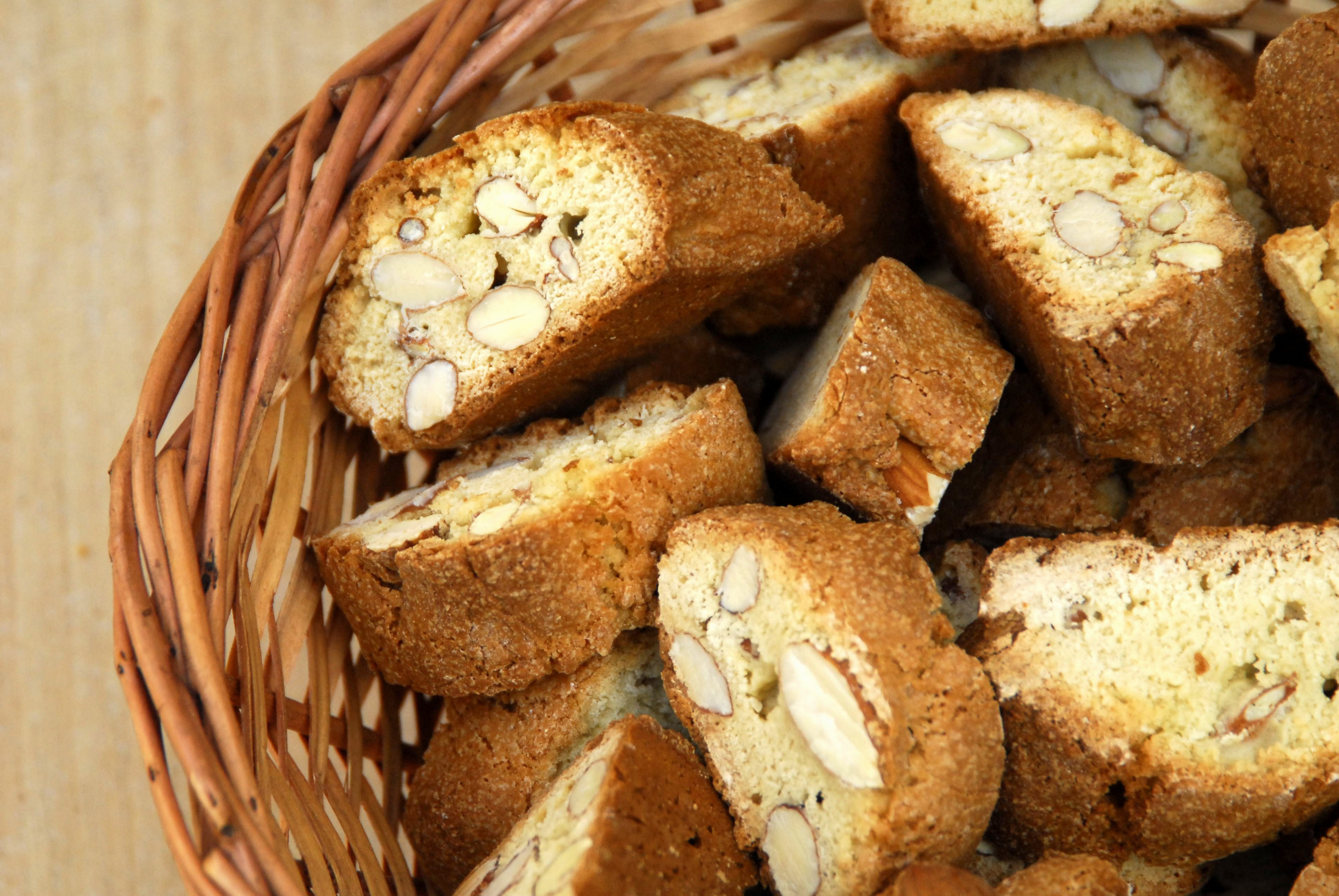 Croquants d’Amande –Twice-baked almond cookies | My Mom Likes to Cook